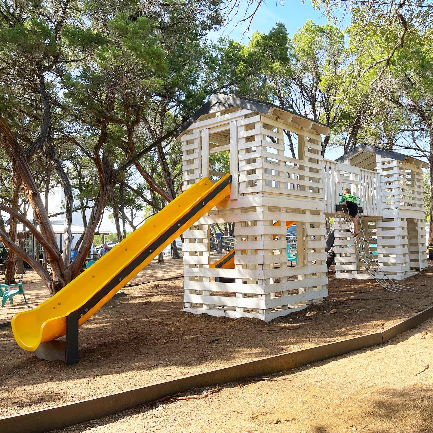Restaurants with Playgrounds Near Austin: Full Guide